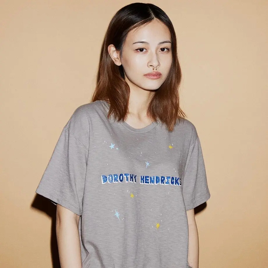 GLITTER PRINT TEE | Dorothy Hendricks