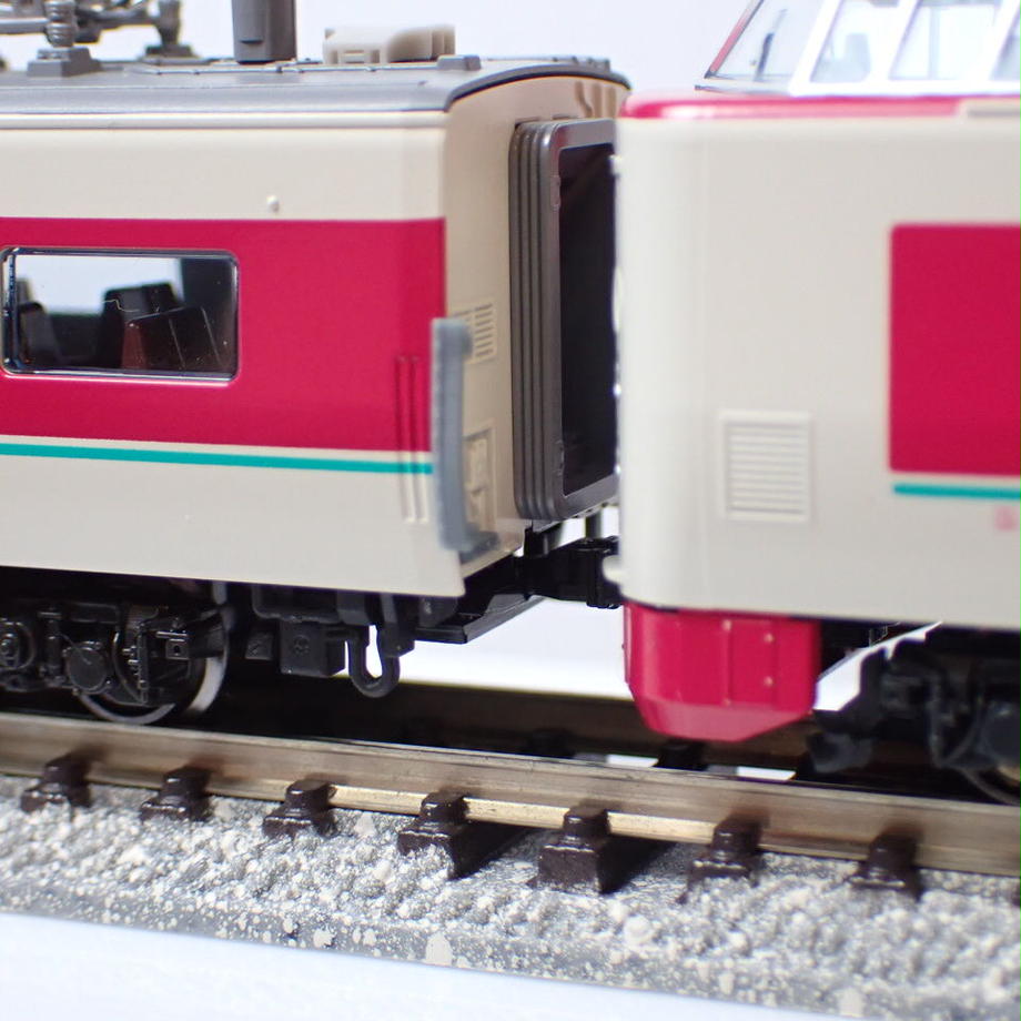 サロ381/サハ381・ゆったりやくも貫通先頭車連結側のモハ380車端床下機器/Nゲージ