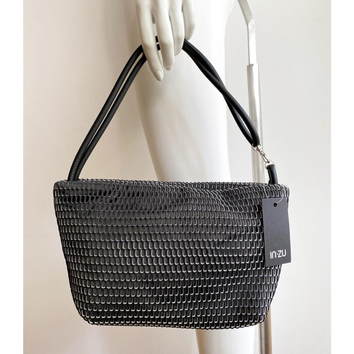 inzu MOUSE BW #3101BW | acrylic