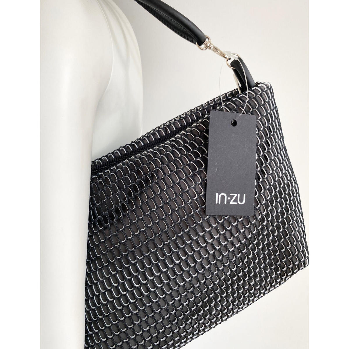 inzu MOUSE BW #3101BW | acrylic