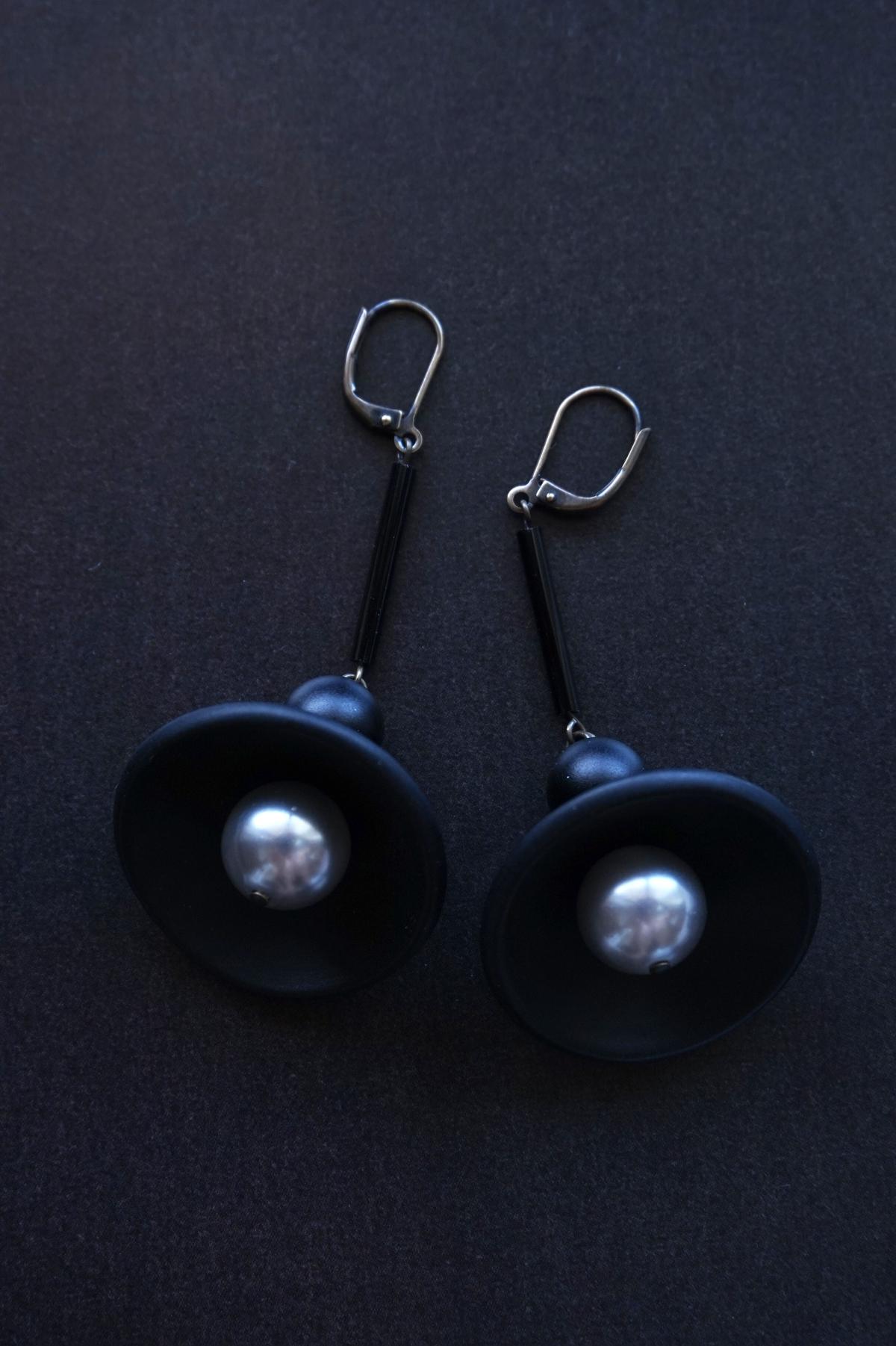 Buttons earring / matte black | caillou