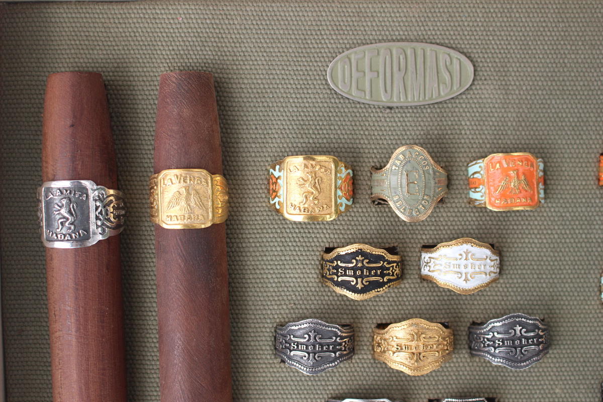 "Cigar label" Gold ring / Crown | deformasi