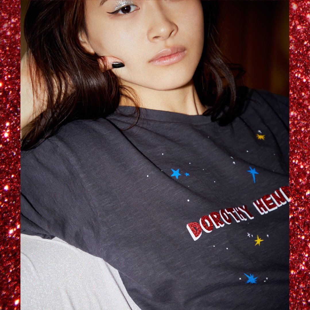 GLITTER PRINT TEE | Dorothy Hendricks