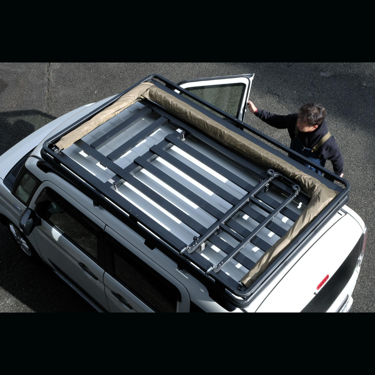 The U.L. System Rack " TiNY HydEouT " ルーフレール用