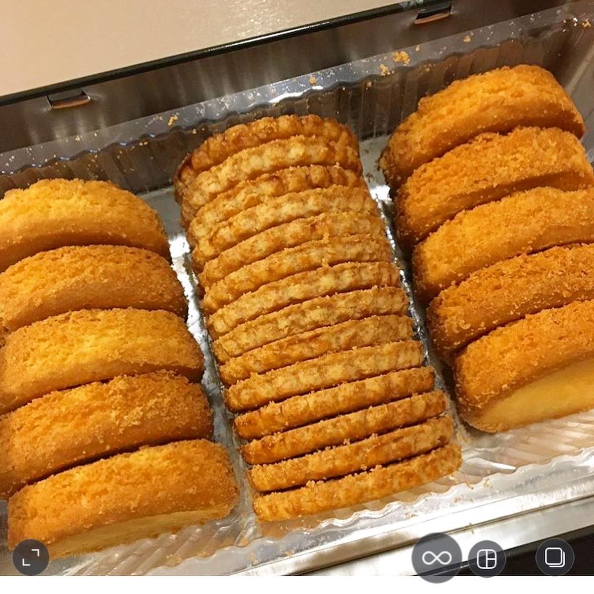 ラ トリニテーヌ 黒いフラワー缶(バター風味クッキーぎっしり入り) | bon bon che...