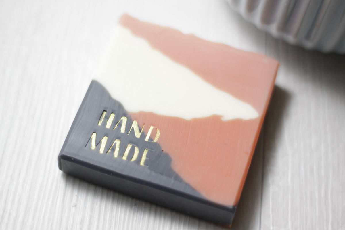 オーダーメイドのアクリルスタンプ（2個セット） | Happy Soaping