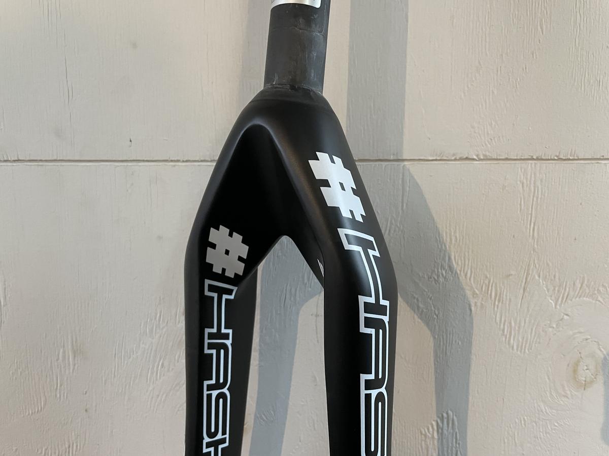 HASHTAGG カーボン フロントフォーク[ HASHBONE ]20 | IKKEI BI...
