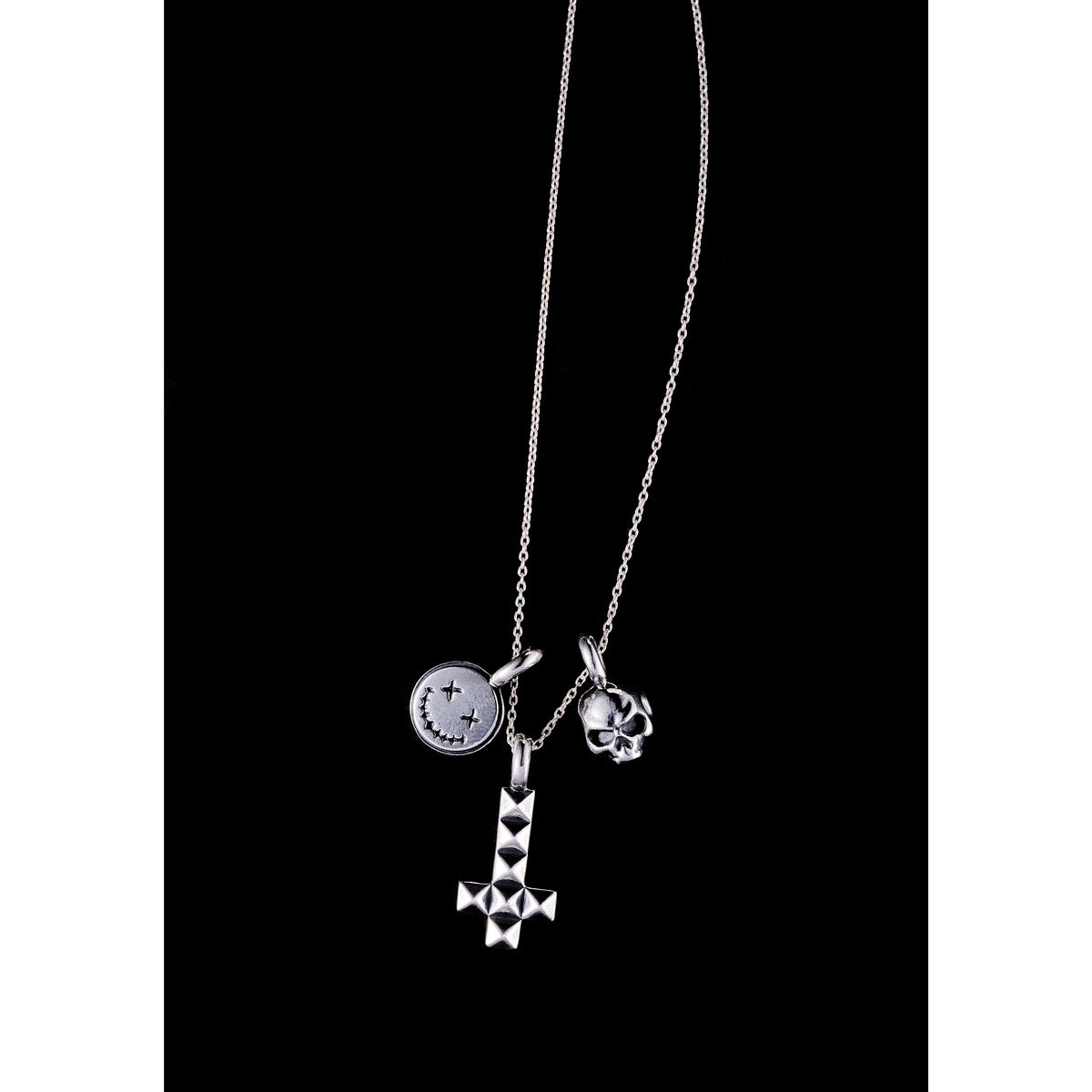 Anti studs cross charm | KATSUMA_ART