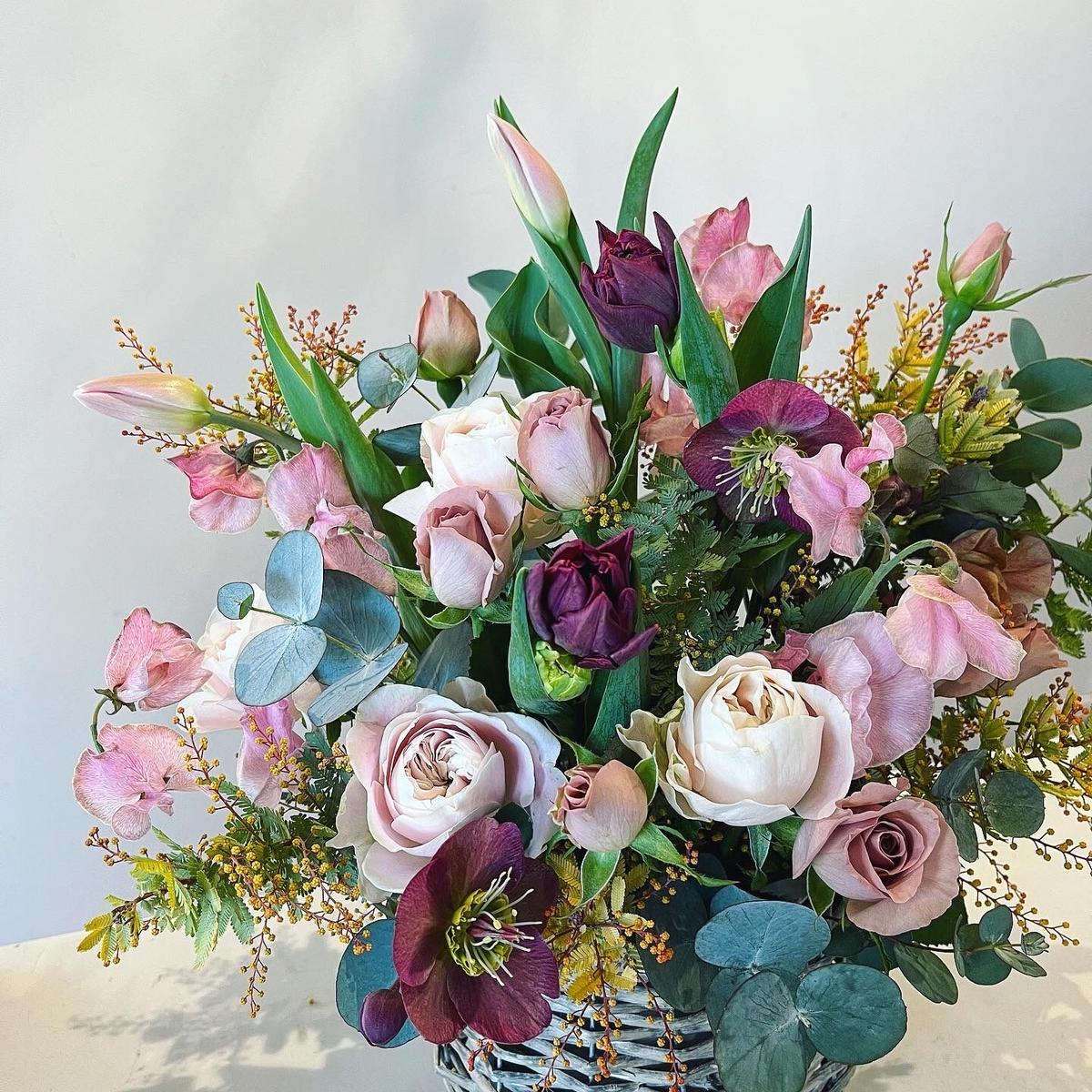 Celebrating flower arrangement | RESUMI