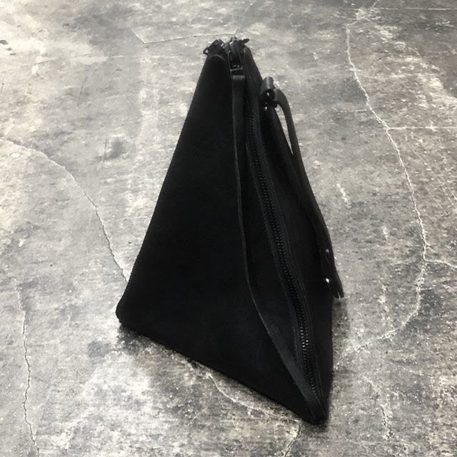 TRIANGULAR PRISM BAG | T.A.S JAPAN OFFICIAL ONL...