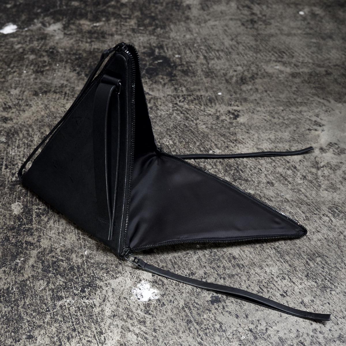 TRIANGULAR PRISM BAG | T.A.S JAPAN OFFICIAL ONL...