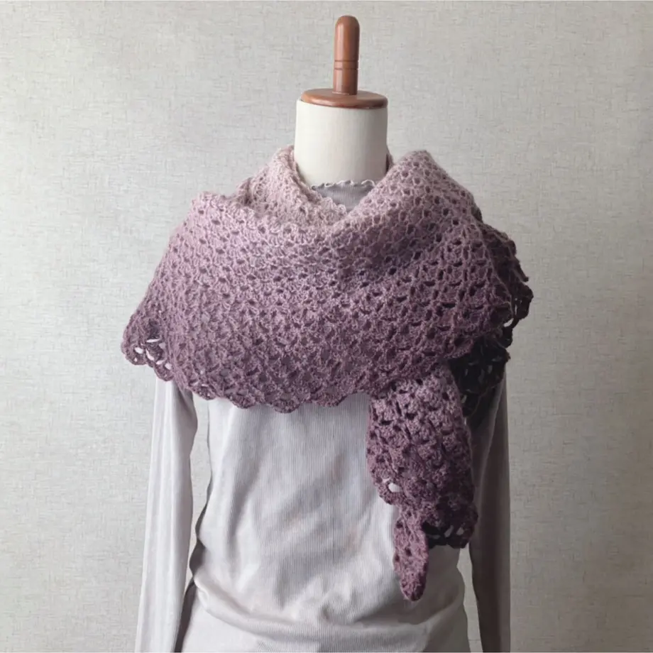 【編み図】松編みの三日月ショール（DL版） | かぎ針編み雑貨の編み図 ATELIER *mati＊