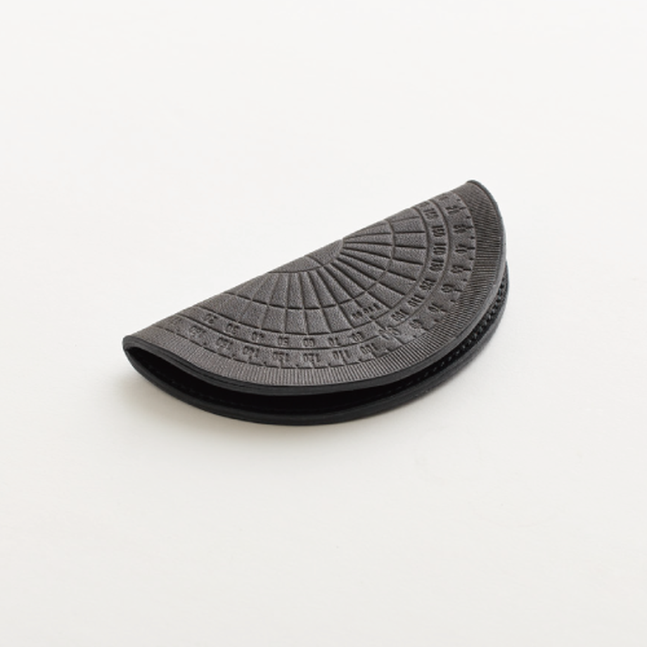 protractor coin case（ nude / black） | i ro se ...